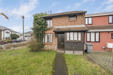 1 bed property to rent in Cobb Close, Datchet, Slough SL3, £1,200 pcm ...