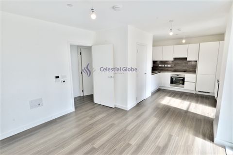 Ron Leighton Way, London E6, 1 bed flat to rent, £1,750 pcm - Zoopla