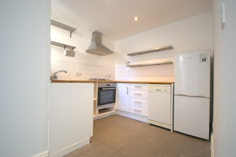 2 bed flat to rent in Essendine Road, London W9, £2,500 pcm - Zoopla