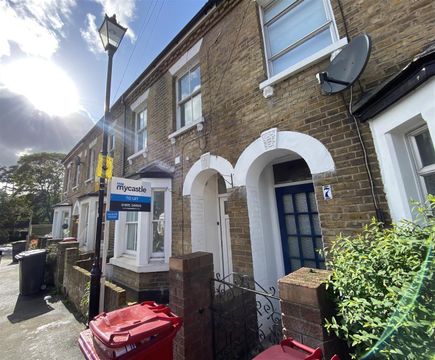 Room to rent in Castle Street, Slough SL1, £750 pcm - Zoopla