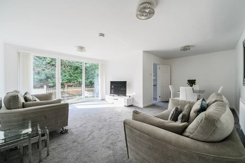 2 bed flat for sale in Kemnal Road, Chislehurst BR7, £400,000 - Zoopla