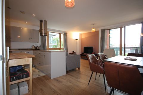 Melia House, Lord Street, Manchester, Lancashire M4, 2 bed flat to rent ...