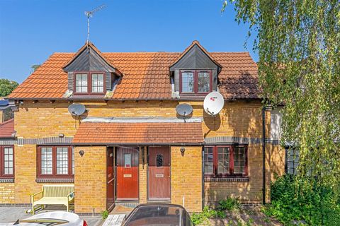 2 bed terraced house to rent in Hunting Gate Mews, Twickenham TW2, £ ...