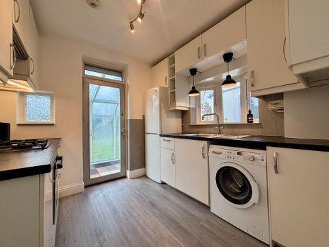 Pickhurst Lane, West Wickham BR4, 3 bed property to rent, £2,650 pcm ...