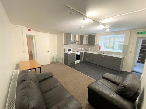 Victoria Terrace, Aberystwyth SY23, 3 bed flat to rent, £1,625 pcm - Zoopla