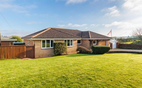 4 bed detached bungalow for sale in Rew Street, Gurnard, Cowes PO31, £ ...
