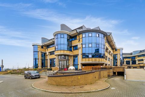 1 bed flat to rent in Akron House, New Horizons Court, Brentford TW8, £ ...