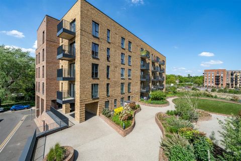Dacorum Way, Hemel Hempstead HP1, 2 bed flat for sale, £310,000 - Zoopla