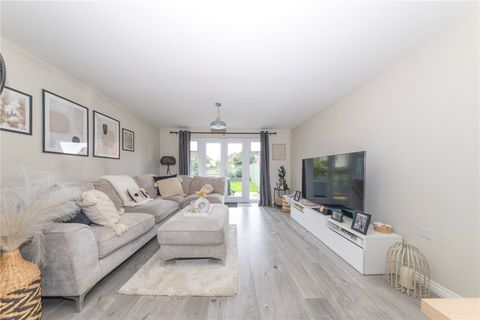 Verde Close, Luton, Bedfordshire LU2, 2 bed semi-detached house for ...