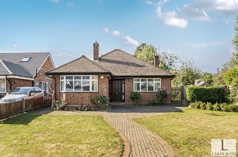 Thornhill Road, Ickenham UB10, 2 bed detached bungalow for sale, £ ...