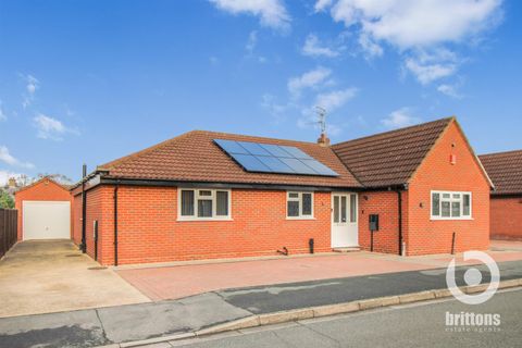Stanley Drive, Sutton Bridge, Spalding PE12, 4 bed detached bungalow ...