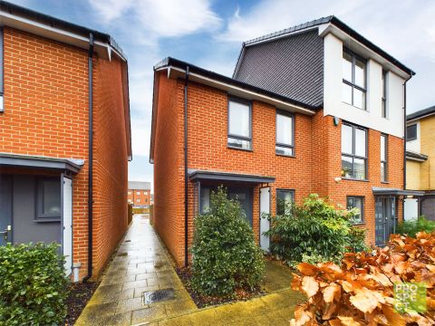 3 bed semi-detached house for sale in Woolhampton Way, Reading ...