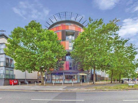 Quayside Drive, Colchester CO2, 2 bed flat for sale, £110,000 - Zoopla