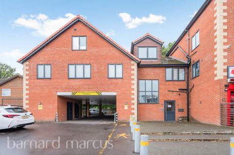 New Heston Road, Hounslow TW5, 3 bed flat for sale, £400,000 - Zoopla