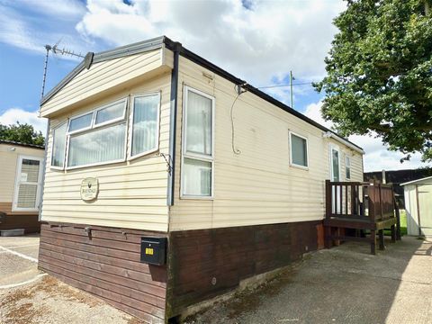 Beach Farm, Arbor Lane, Pakefield, Lowestoft, Suffolk NR33, 1 bed ...