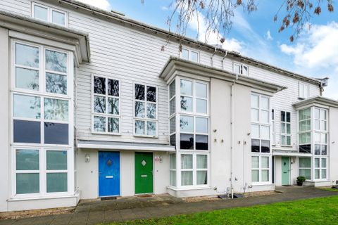 Revere Way, Epsom KT19, 4 bed town house to rent, £2,600 pcm - Zoopla