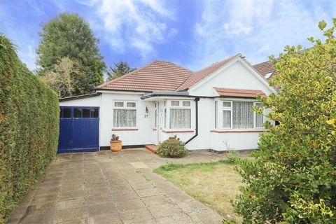 Parkfield Road, Ickenham UB10, 3 bed detached bungalow for sale, £ ...