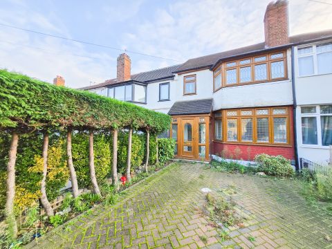 3 bed terraced house to rent in Hoe Lane, Enfield EN1, £2,200 pcm - Zoopla