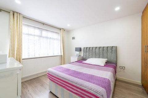 Coles Green Road, Neasden, London NW2, 3 bed flat to rent, £2,600 pcm ...