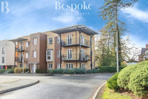 Whitley Rise, Reading RG2, 2 bed flat for sale, £240,000 - Zoopla