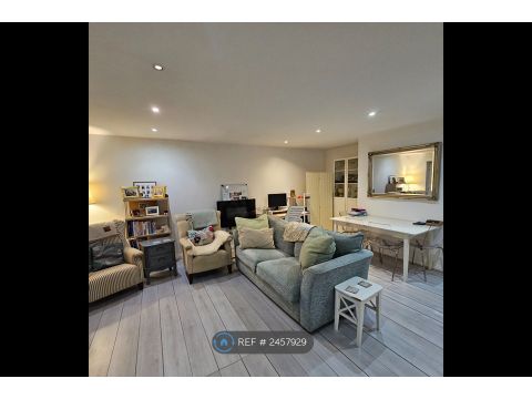 1 bed flat to rent in Dukes Court, London SE22, £1,750 pcm - Zoopla