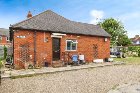 2 bed bungalow for sale in The Drive, Ray Street, Maidenhead, Berkshire ...