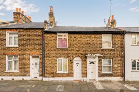 2 bed terraced house to rent in Old Oak Common Lane, London W3, £1,900 ...