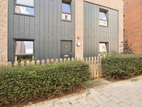 Ropemaker Street, Edinburgh EH6, 2 bed flat for sale, £270,000 - Zoopla