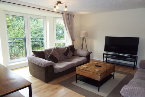2 bed flat to rent in Halliard Court, Cardiff CF10, £1,300 pcm - Zoopla
