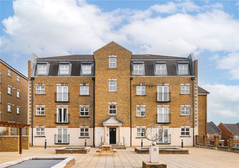 2 bed flat for sale in Brook Square, Woolwich SE18, £300,000 - Zoopla