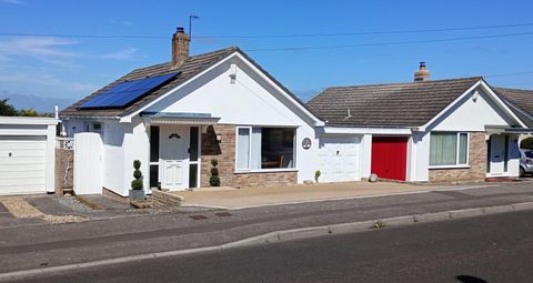 2 bed bungalow for sale in Crossmead, Woolavington, Bridgwater TA7, £ ...
