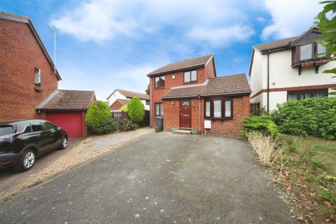 Redmire Close, Luton LU4, 3 bed detached house for sale, £310,000 - Zoopla