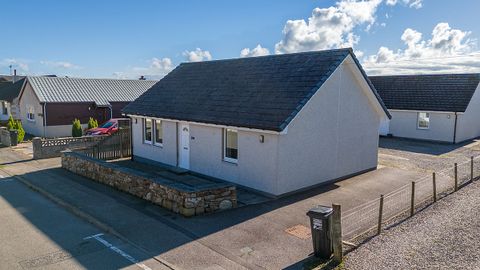 Perrins Road, Alness IV17, 2 bed detached bungalow for sale, £165,000 ...