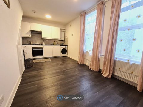 Streatham Road, Mitcham CR4, 1 bed flat to rent, £1,475 pcm - Zoopla