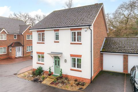 4 bed detached house for sale in Fresian Way, Winnersh, Wokingham ...