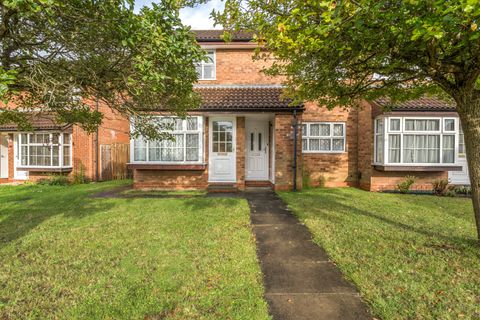 2 bed maisonette for sale in John Russell Close, Guildford GU2, £ ...