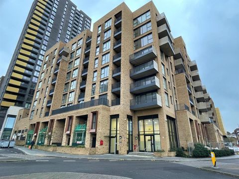 2 bed flat to rent in Croxby House, Prince Regent Road, Hounslow TW3, £ ...