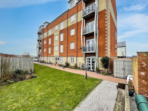 Mariners Point, Hartlepool TS24, 2 bed flat for sale, £105,000 - Zoopla
