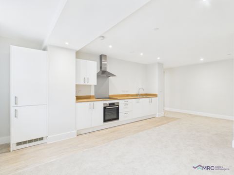 Apartment 202, Criterion House HU1, 2 bed flat to rent, £875 pcm - Zoopla