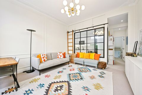 Redcliffe Square, London SW10, 2 bed flat for sale, £985,000 - Zoopla