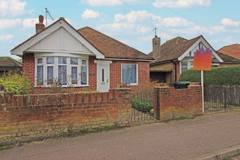 2 bed detached bungalow for sale in Kings Avenue, Ramsgate CT12, £ ...