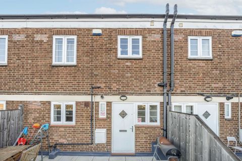 High Street, Whitton TW2, 3 bed flat to rent, £1,950 pcm - Zoopla