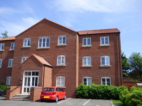 8 Mallard Ings, Louth LN11, 2 bed flat to rent, £595 pcm - Zoopla