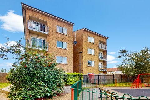 2 bed flat to rent in Gateway Court, Greater London UB2, £1,800 pcm ...