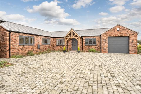 The Stableyard, Mile Flat Farm, Greensforge, Wall Heath DY6, 3 bed ...