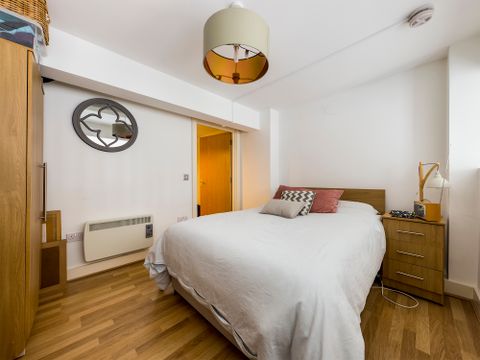 1 bed flat for sale in Kilvey Terrace, St Thomas, Swansea SA1, £125,000 - Zoopla