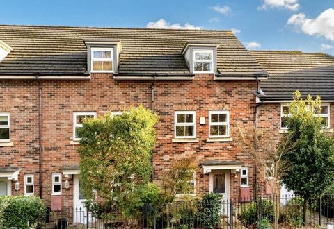 3 bed town house to rent in Cranbourne Towers, Ascot SL5, £2,100 pcm ...