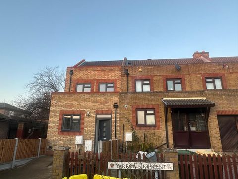 4 bed terraced house to rent in Yarrow Crescent, London E6, £3,500 pcm ...