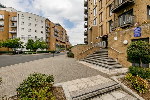 2 bed flat for sale in Whitestone Way, Croydon, Surrey CR0, £260,000 ...
