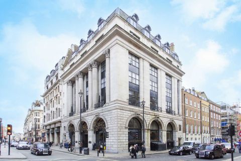3 bed flat to rent in Arlington Street, London SW1A, £43,333 pcm - Zoopla